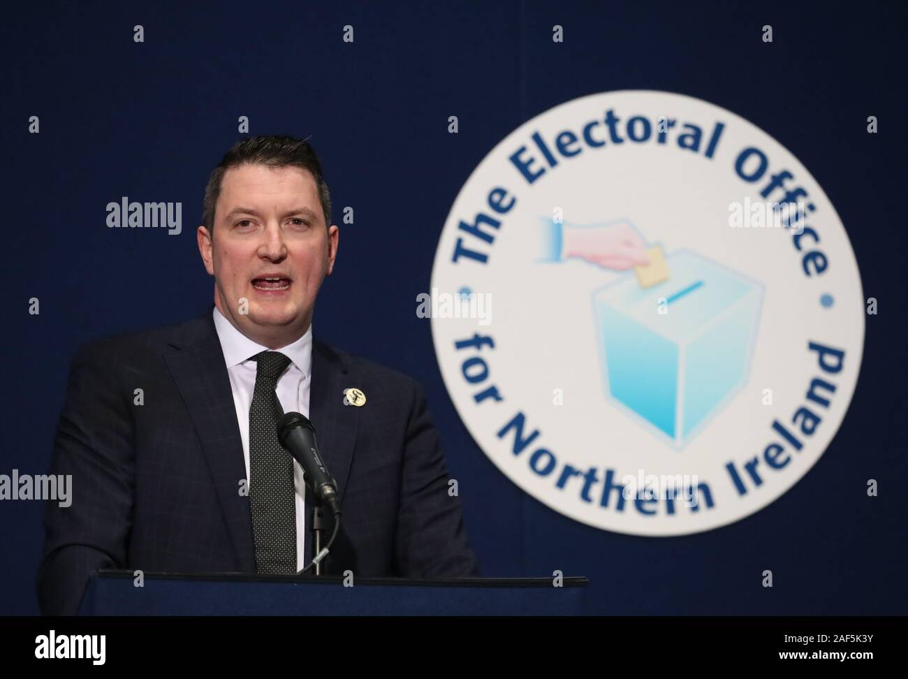 North belfast john finucane parle Banque de photographies et d’images à ...
