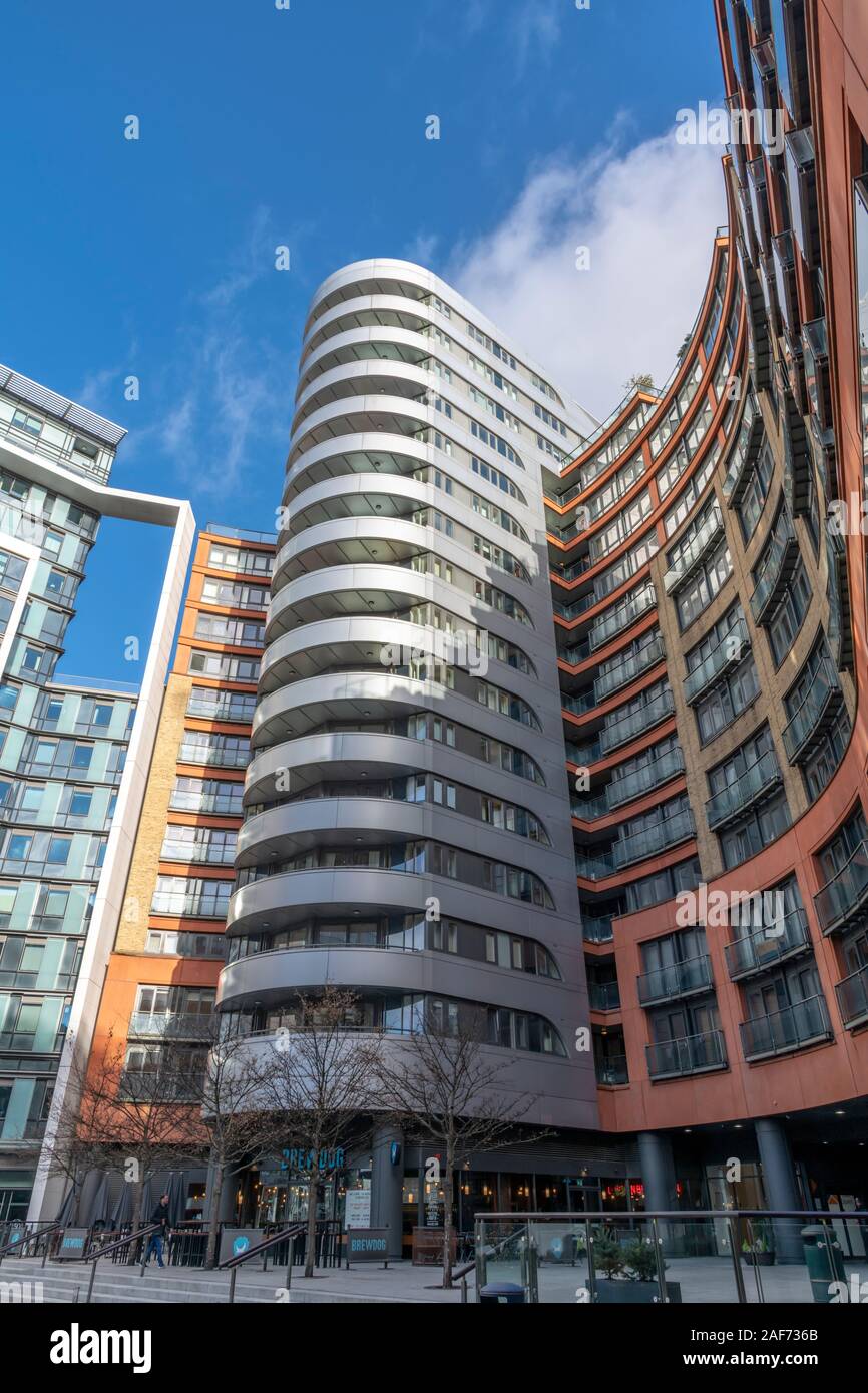 Nouvelle architecture spectaculaire au bassin de Paddington à Londres ...