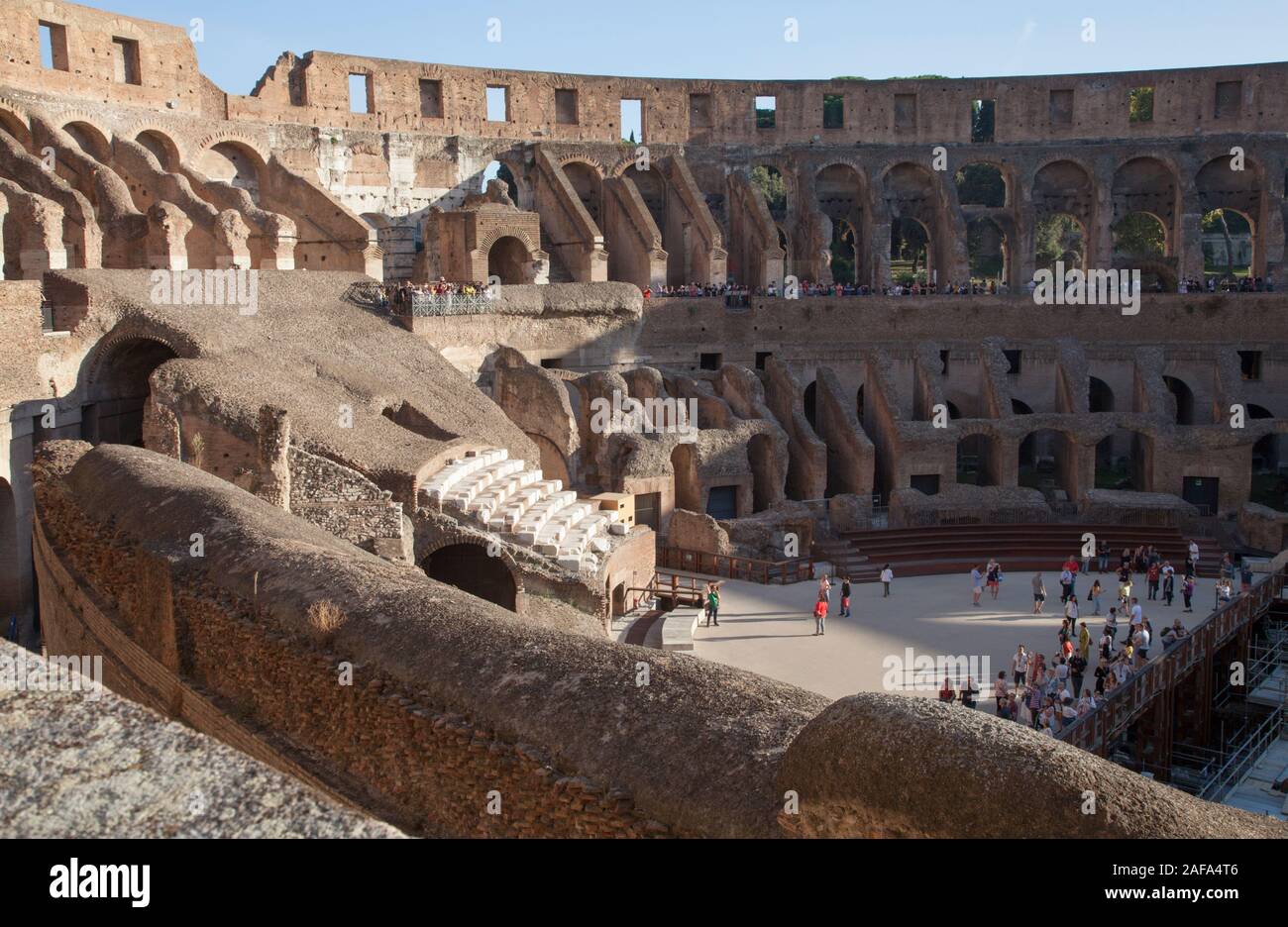 L'intérieur du Colisée ou le Colisée de Rome montrant les travaux de ...