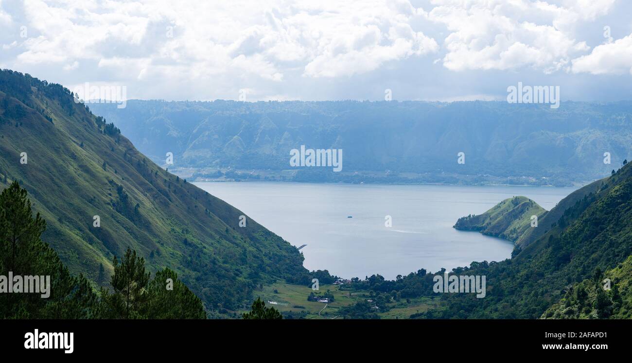 Lac Toba view de la Caldera dans Sumatera Indonésie - comme l'un des ...