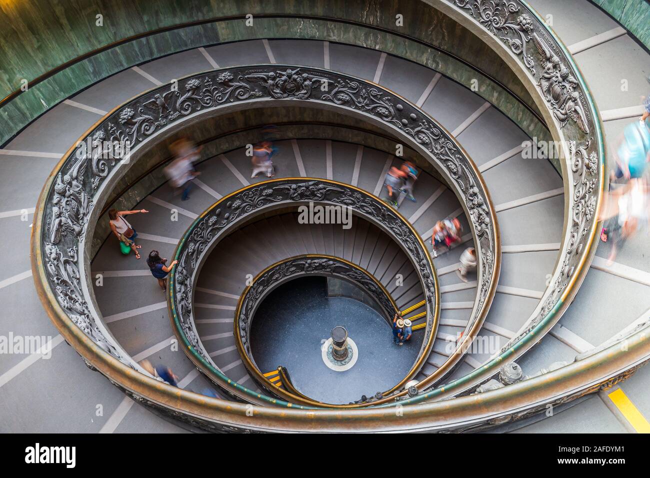 Escaliers de cercle de conception Banque de photographies et d’images à ...