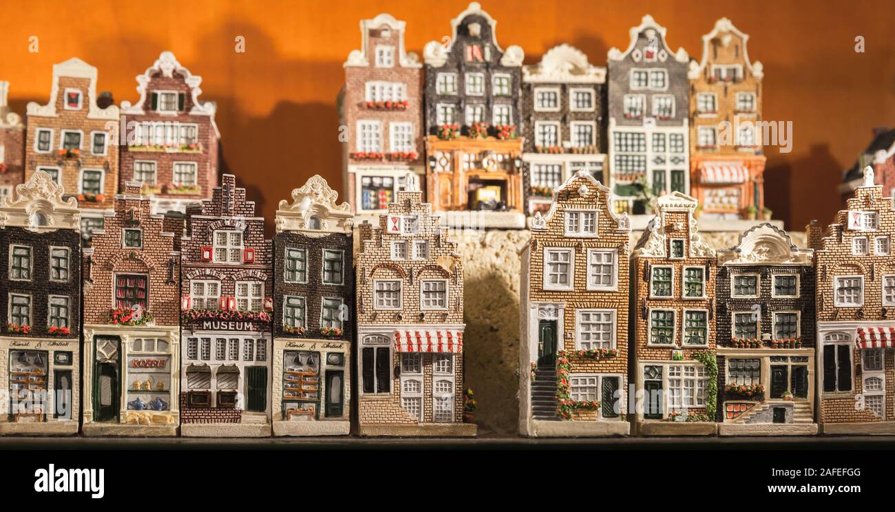 Holland amsterdam miniature dutch houses Banque de photographies et d ...