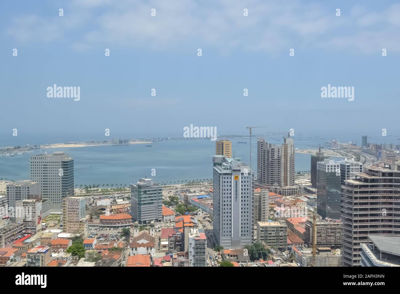 Luanda/Angola - 11/28/2016 : Vue aérienne du centre-ville de Luanda ...
