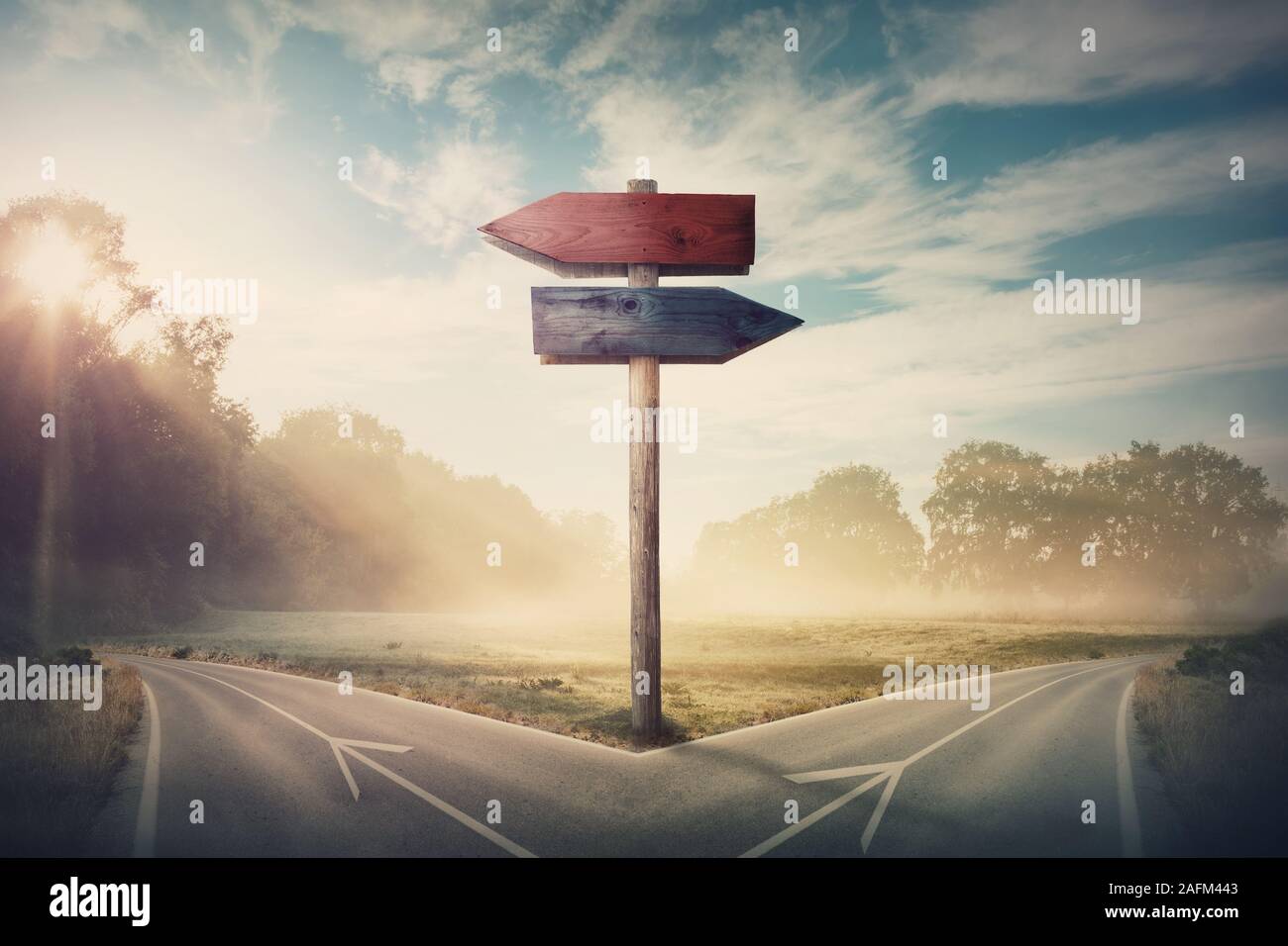 Paysage surréaliste avec un split road et de flèches de signalisation ...