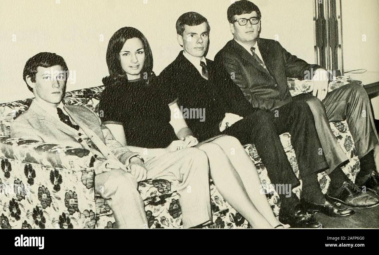 . Le rhododendron [Série]. Classe de 1972. Closs Officiers : Joe ...