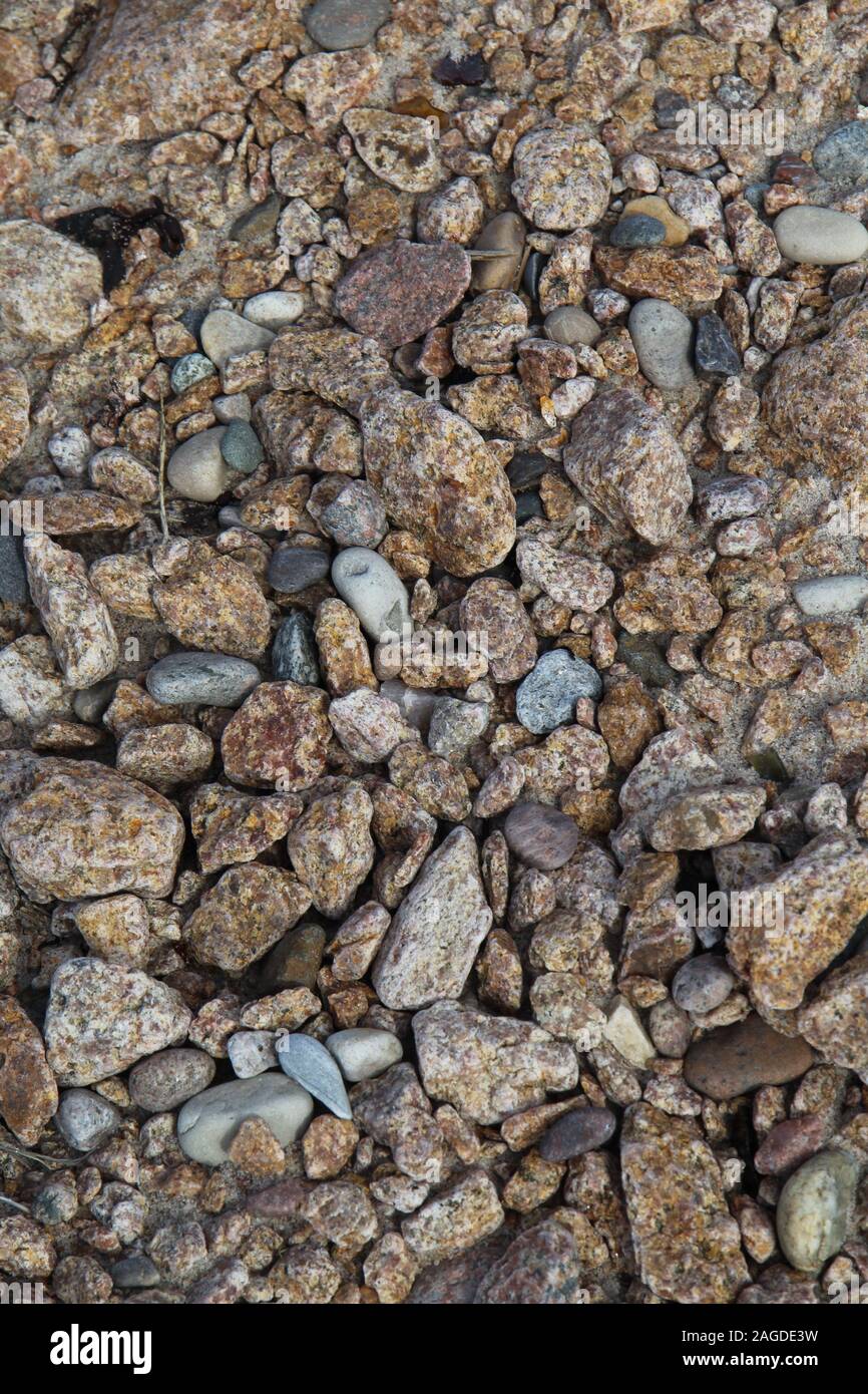 Plan vertical de différentes roches de formes et de tailles différentes ...