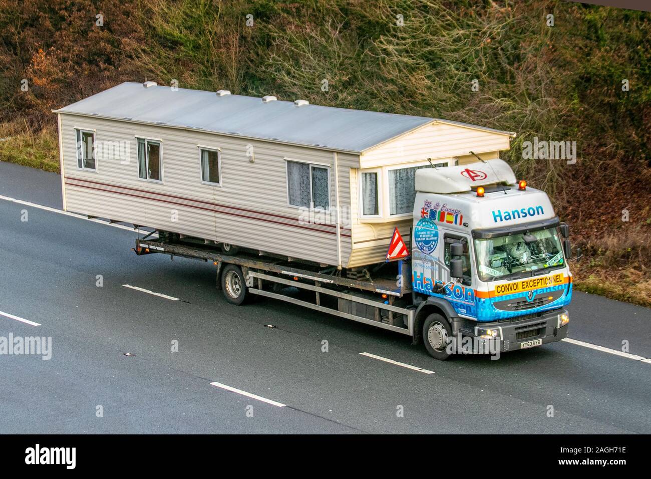 Convoi exceptionnel ; les camions de livraison Transport Hanson, camion ...