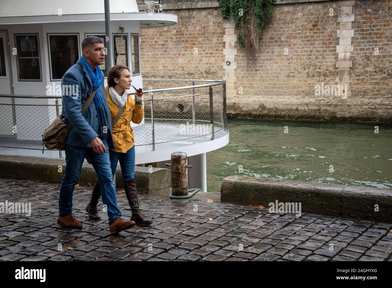 Quais de la seine pluie Banque de photographies et d’images à haute ...