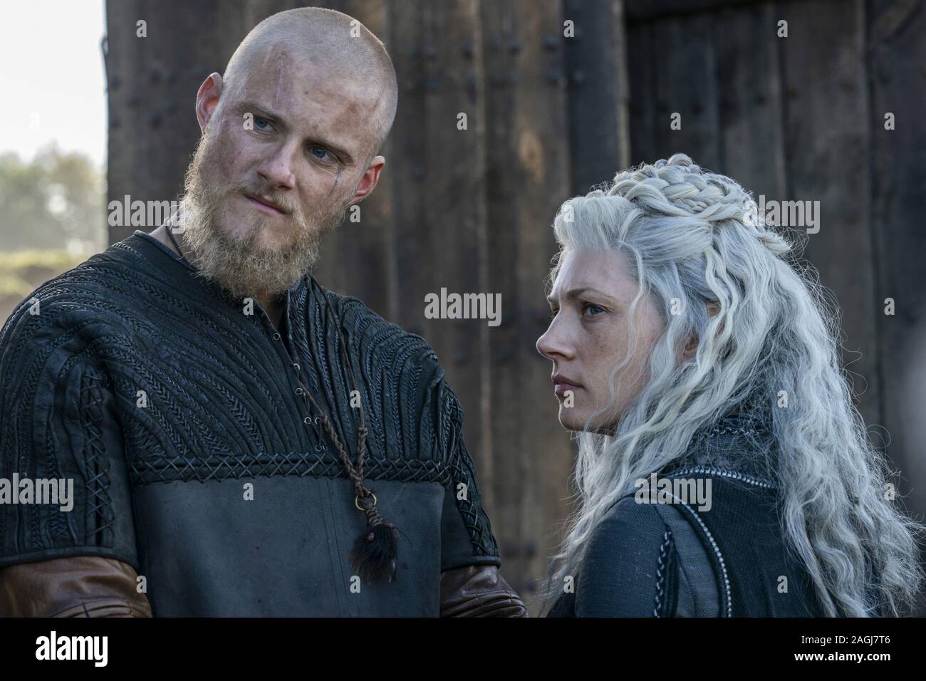 Katheryn winnick and alexander ludwig Banque de photographies et d ...