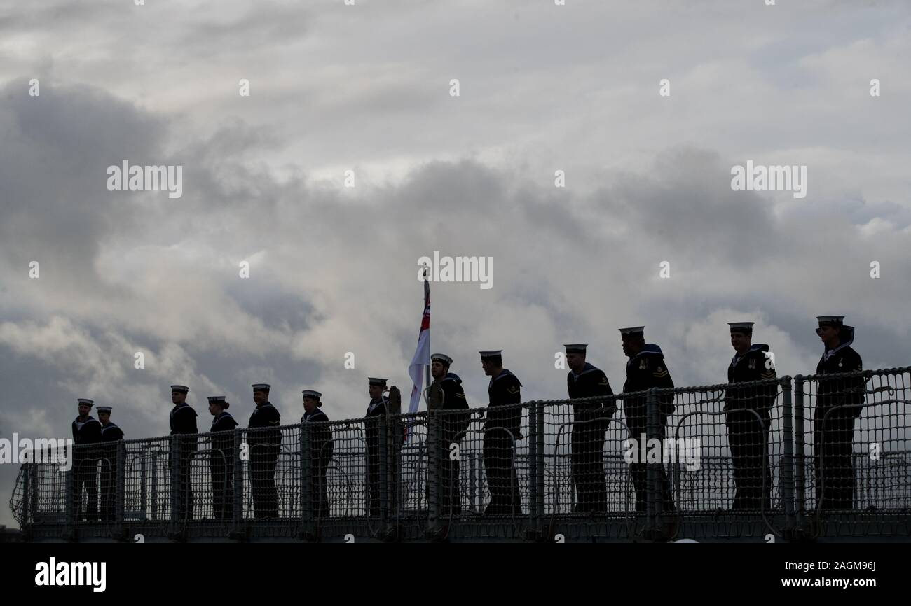 Les marins sur le HMS Clyde lors de son arrivée à Portsmouth pour la ...