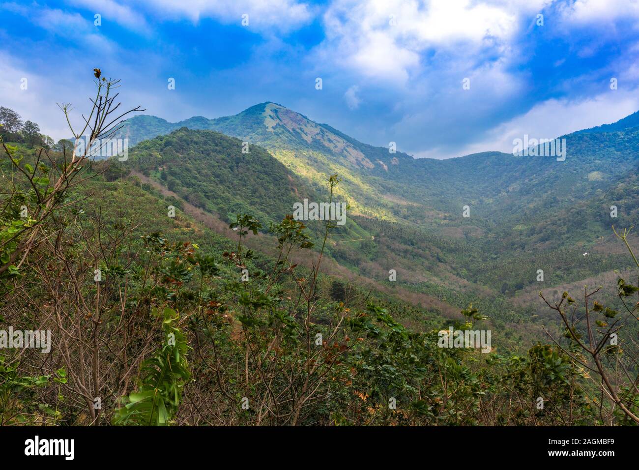 Cascade de siruvani Banque de photographies et d’images à haute ...