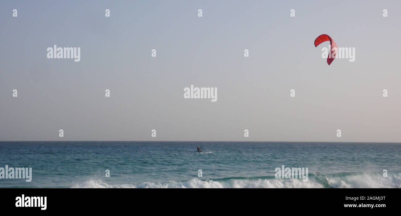 Planche de surf avec un cerf volant Banque de photographies et d’images ...