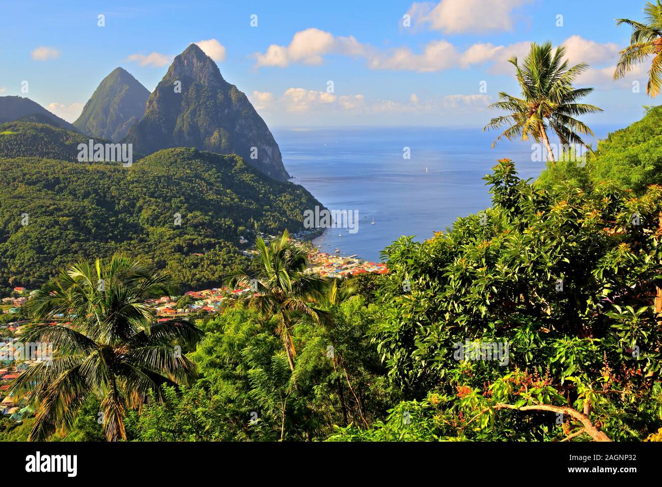 Gros piton 770m et petit piton 743m Banque de photographies et d’images ...