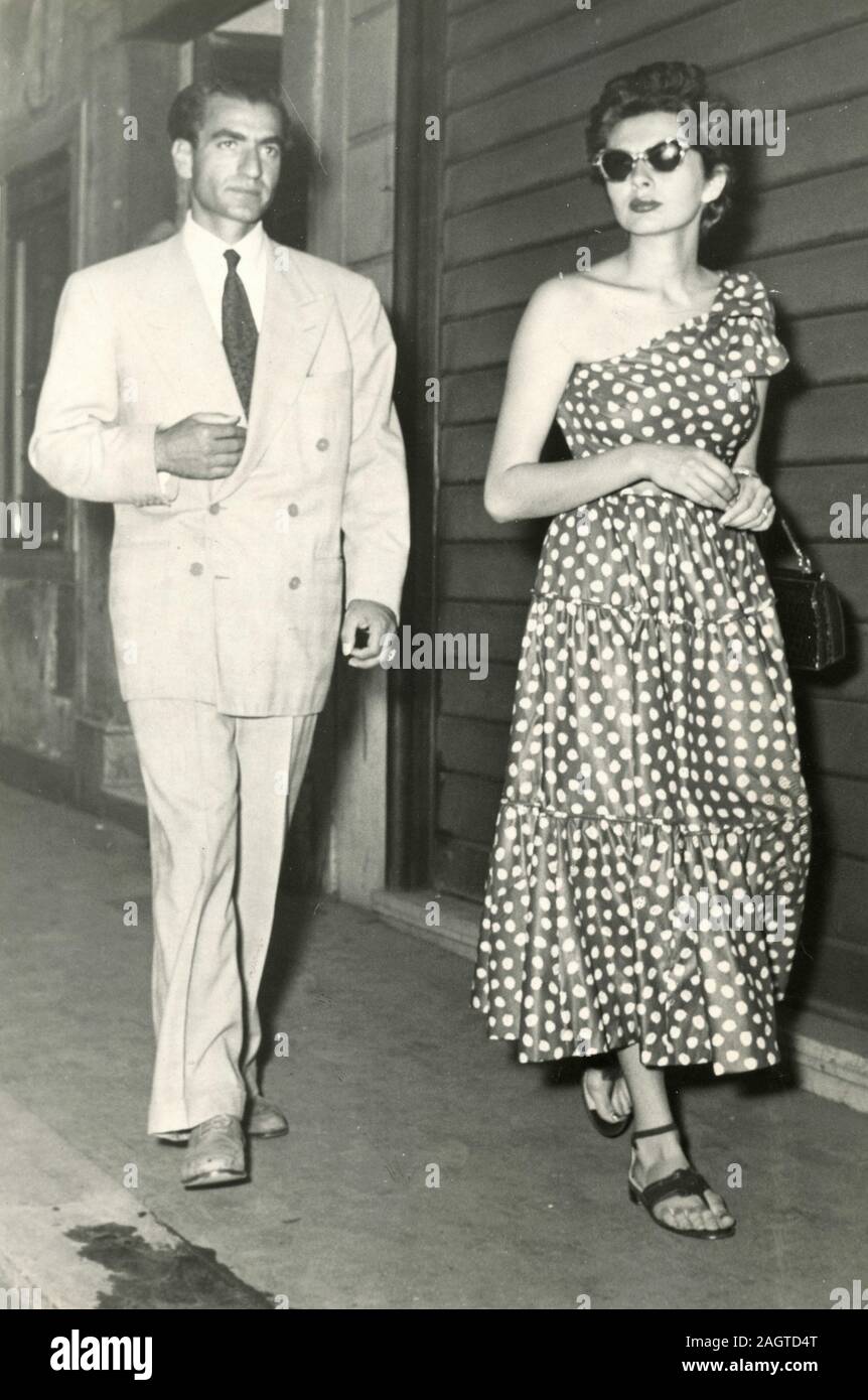 Le Shah d'Iran Mohammad Reza Pahlavi et l'Impératrice Soraya Esfandiary ...