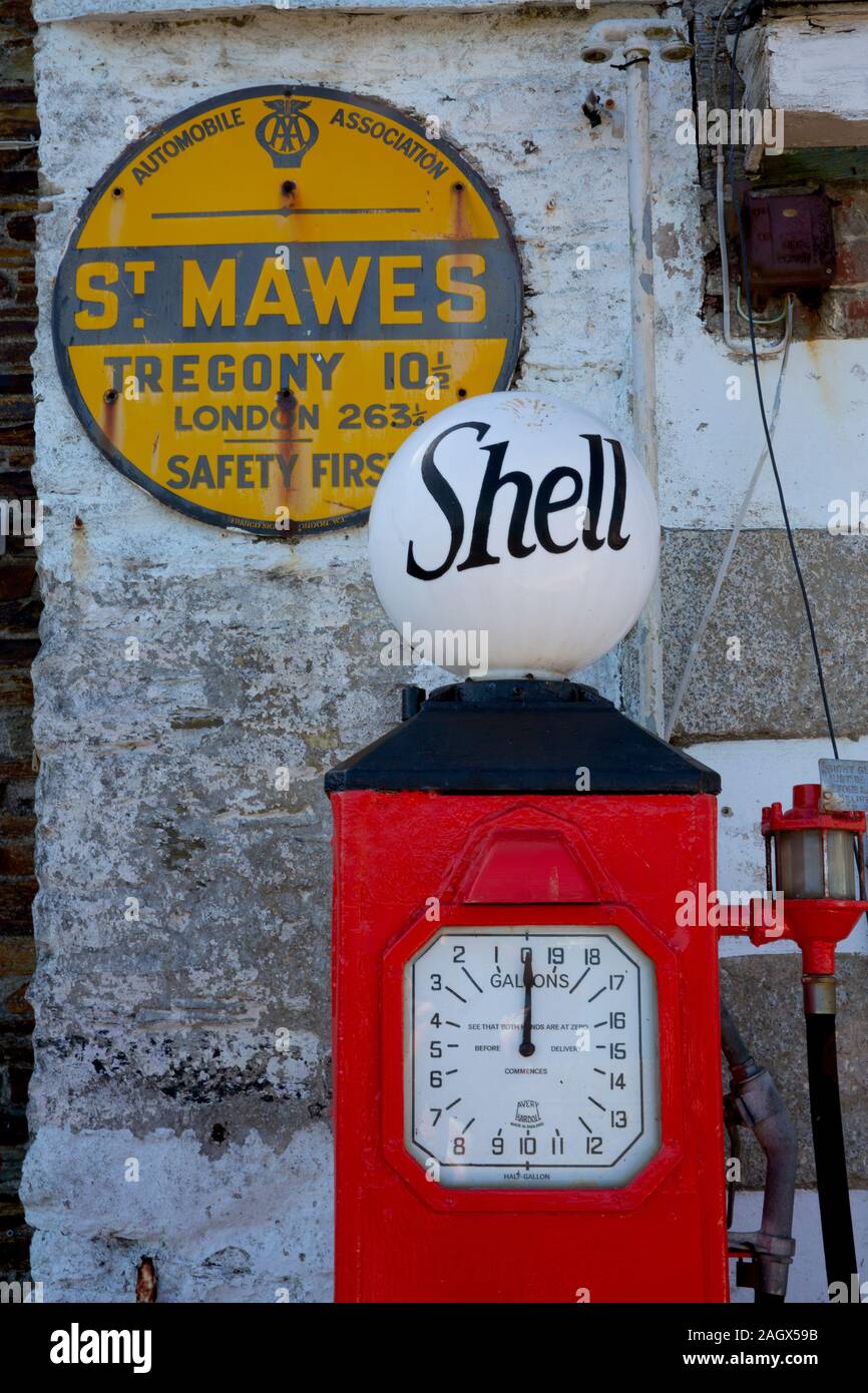 Vintage shell petrol pump automobile Banque de photographies et d ...