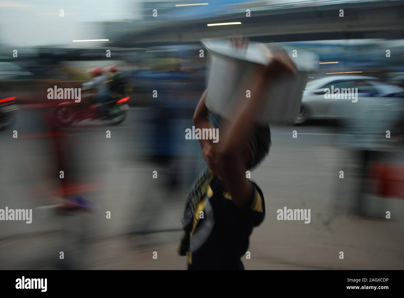 Street hawker 8jan2018, mohakhali Dhaka Bangladesh.A Street hawker est ...