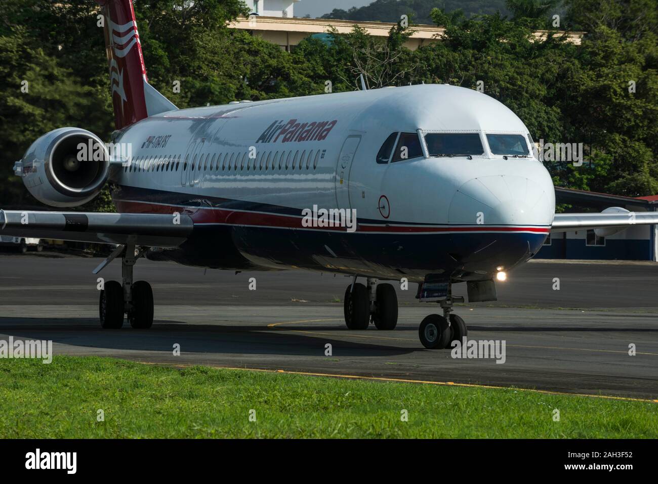 Fokker 100 Air Panama avion à l'aéroport international Marcos A ...