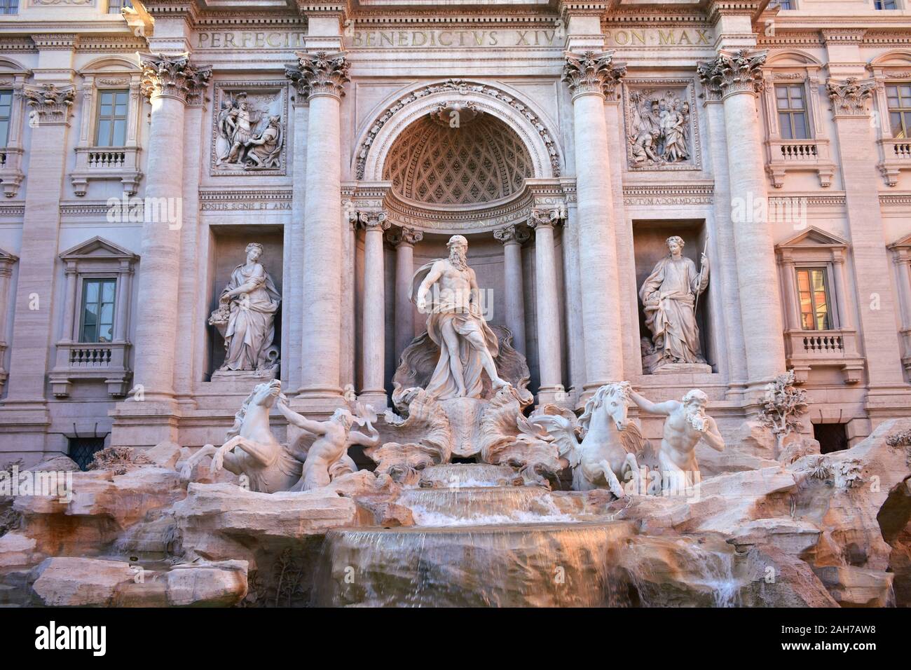 Trevi Square Banque d'image et photos - Alamy