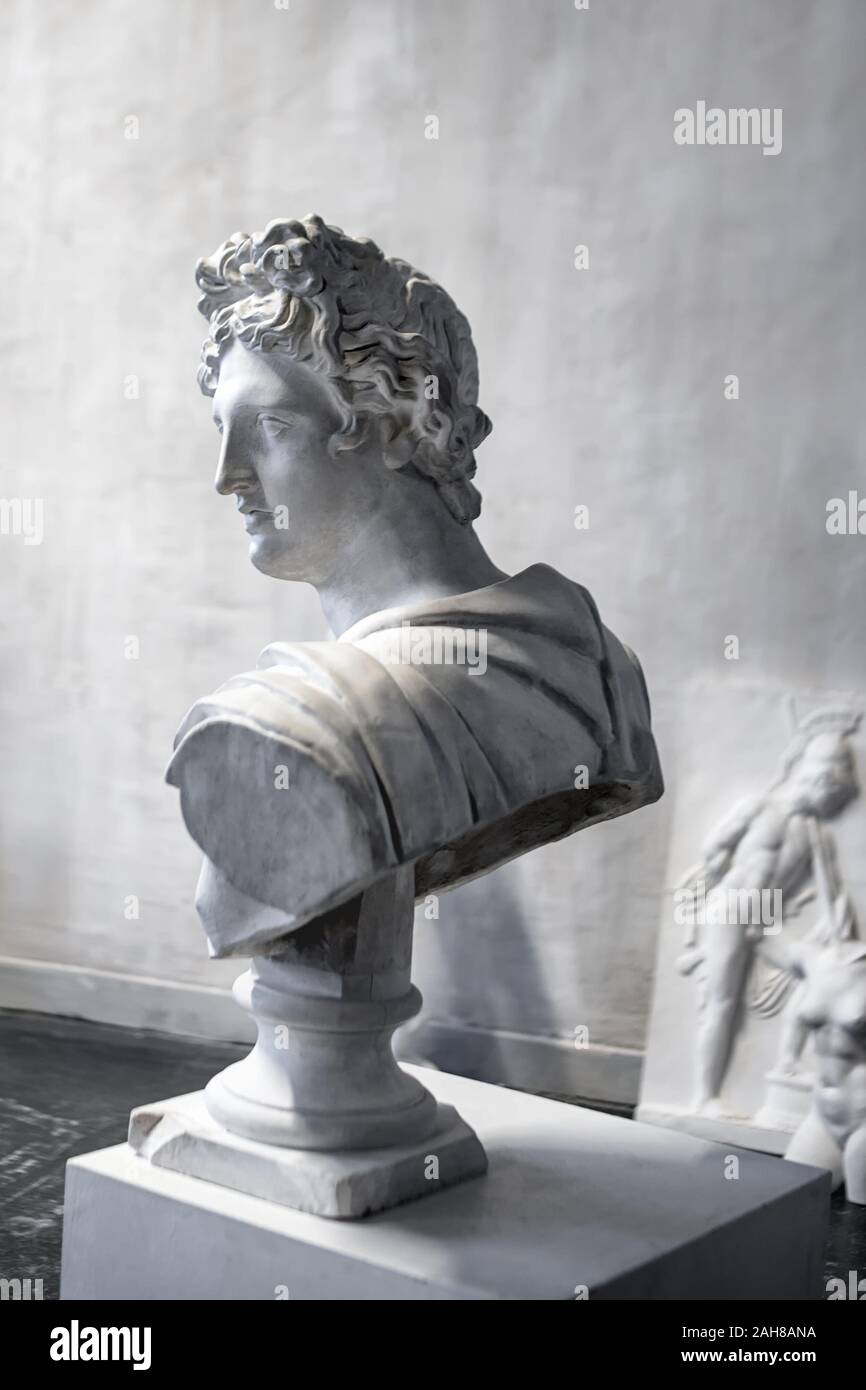 Dieu Apollon buste sculpture. Le grec ancien dieu du soleil et de la ...