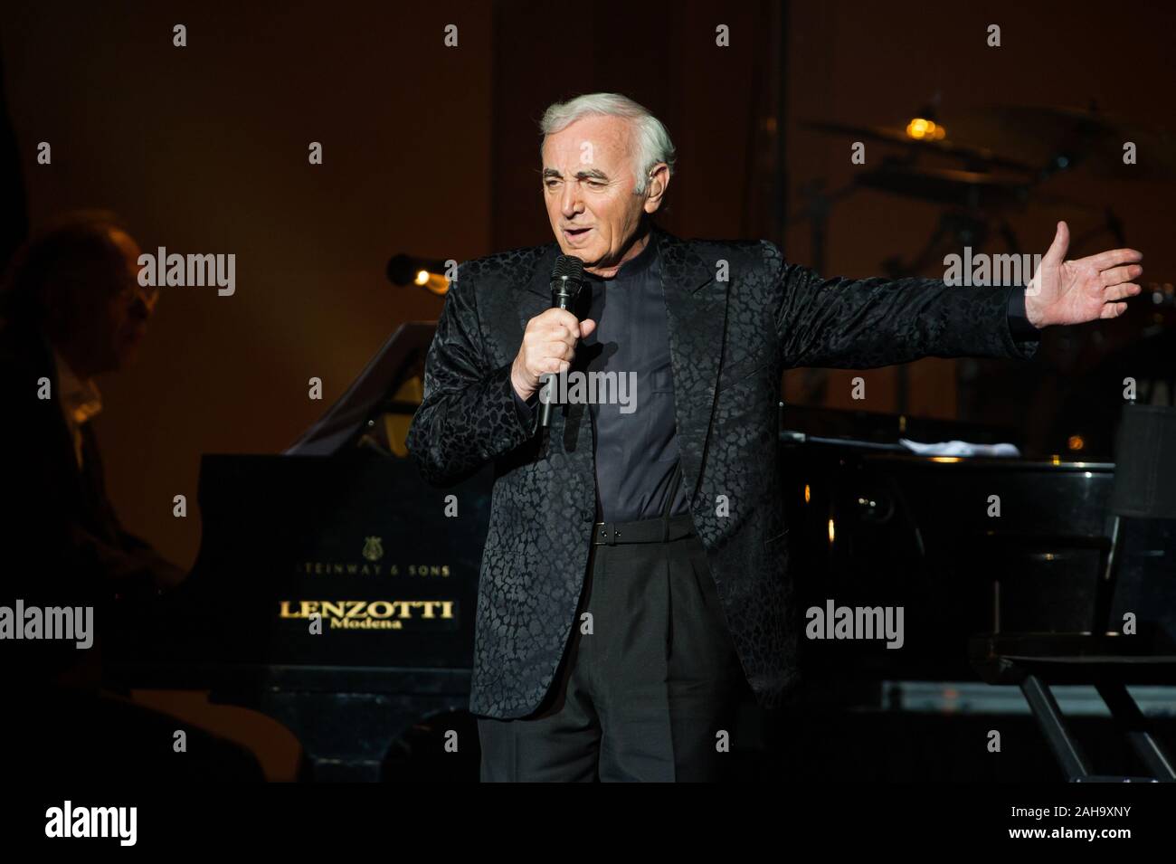 Charles aznavour en arménie Banque de photographies et d’images à haute ...