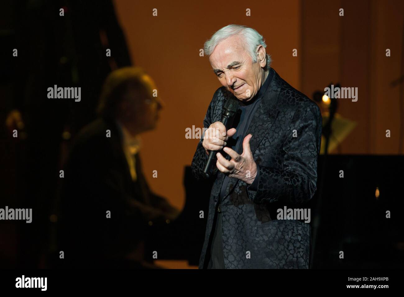 Charles aznavour en arménie Banque de photographies et d’images à haute ...