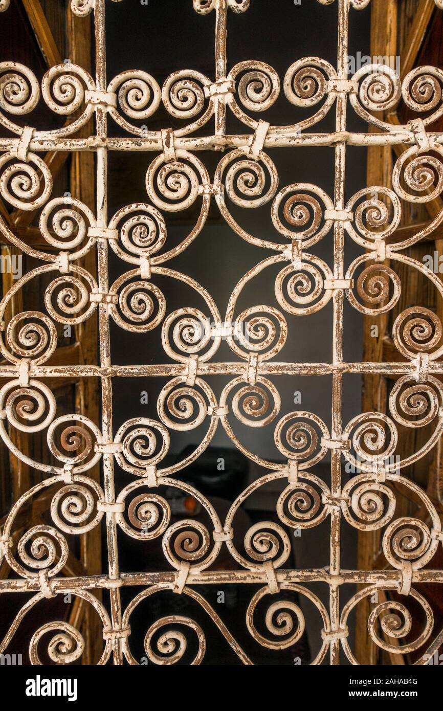 Window grill in morocco Banque de photographies et d’images à haute ...