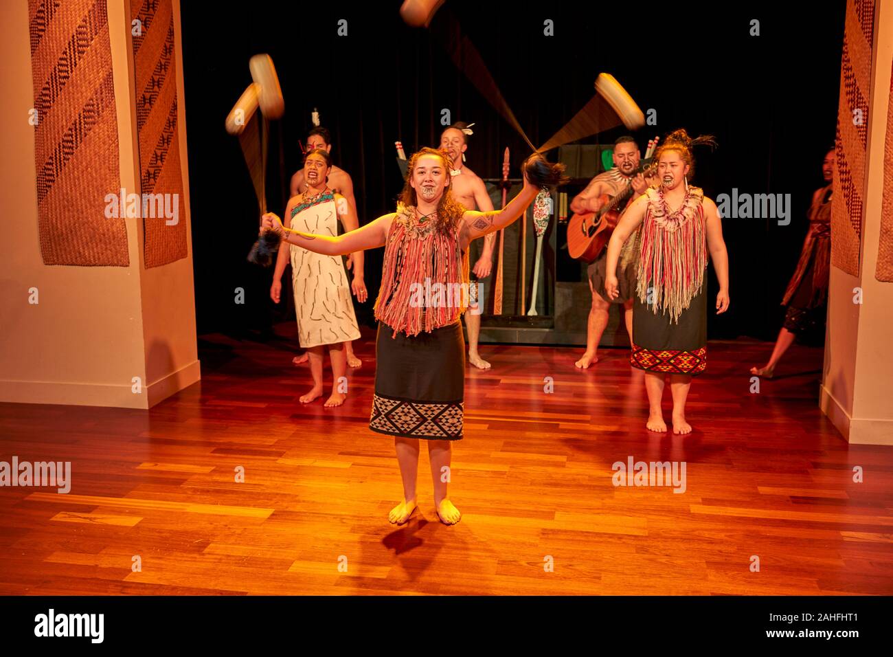 Peuple Maori Traditionnel Banque d'image et photos - Page 3 - Alamy