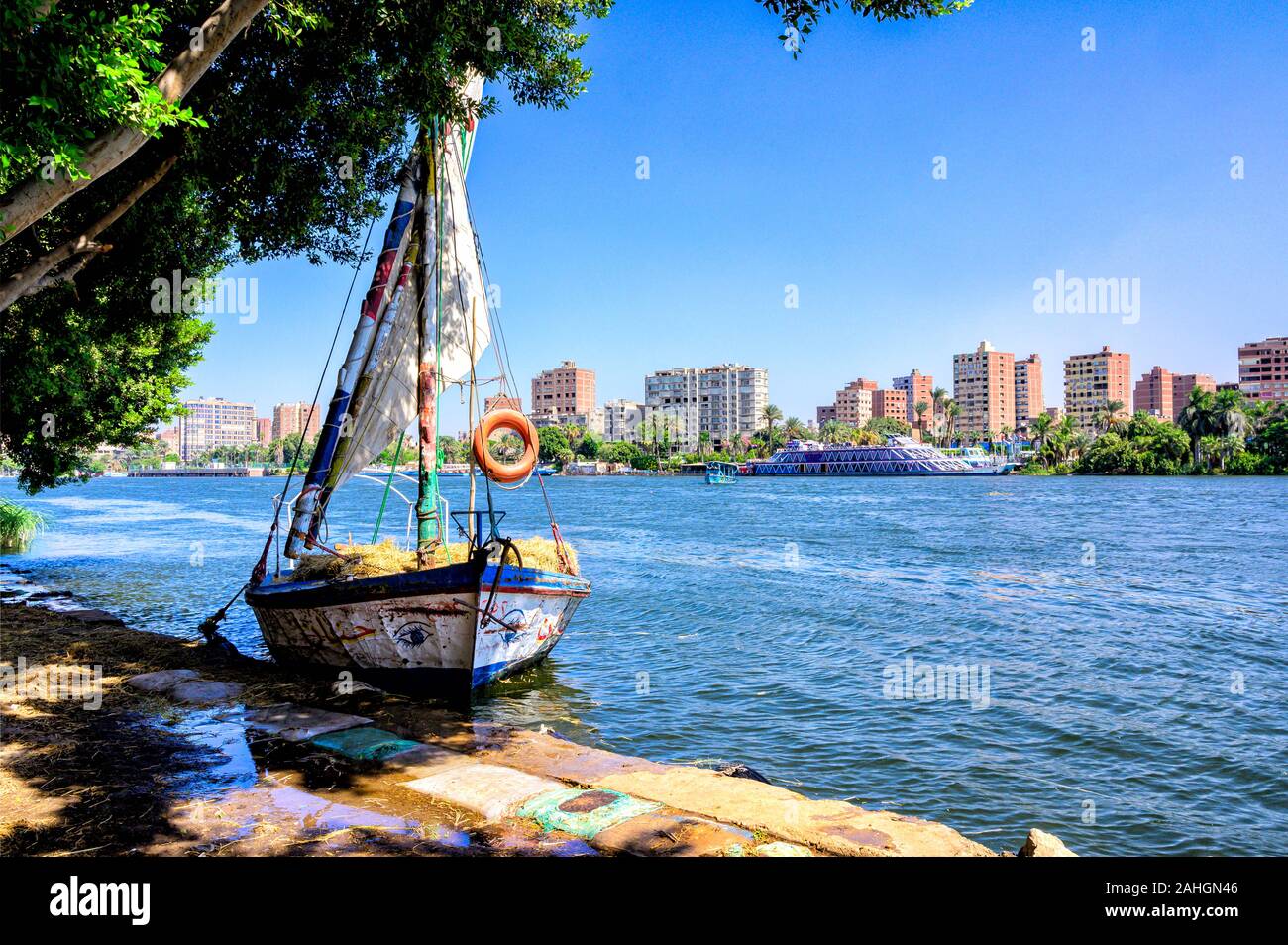 Felouque et nil Banque de photographies et d’images à haute résolution ...