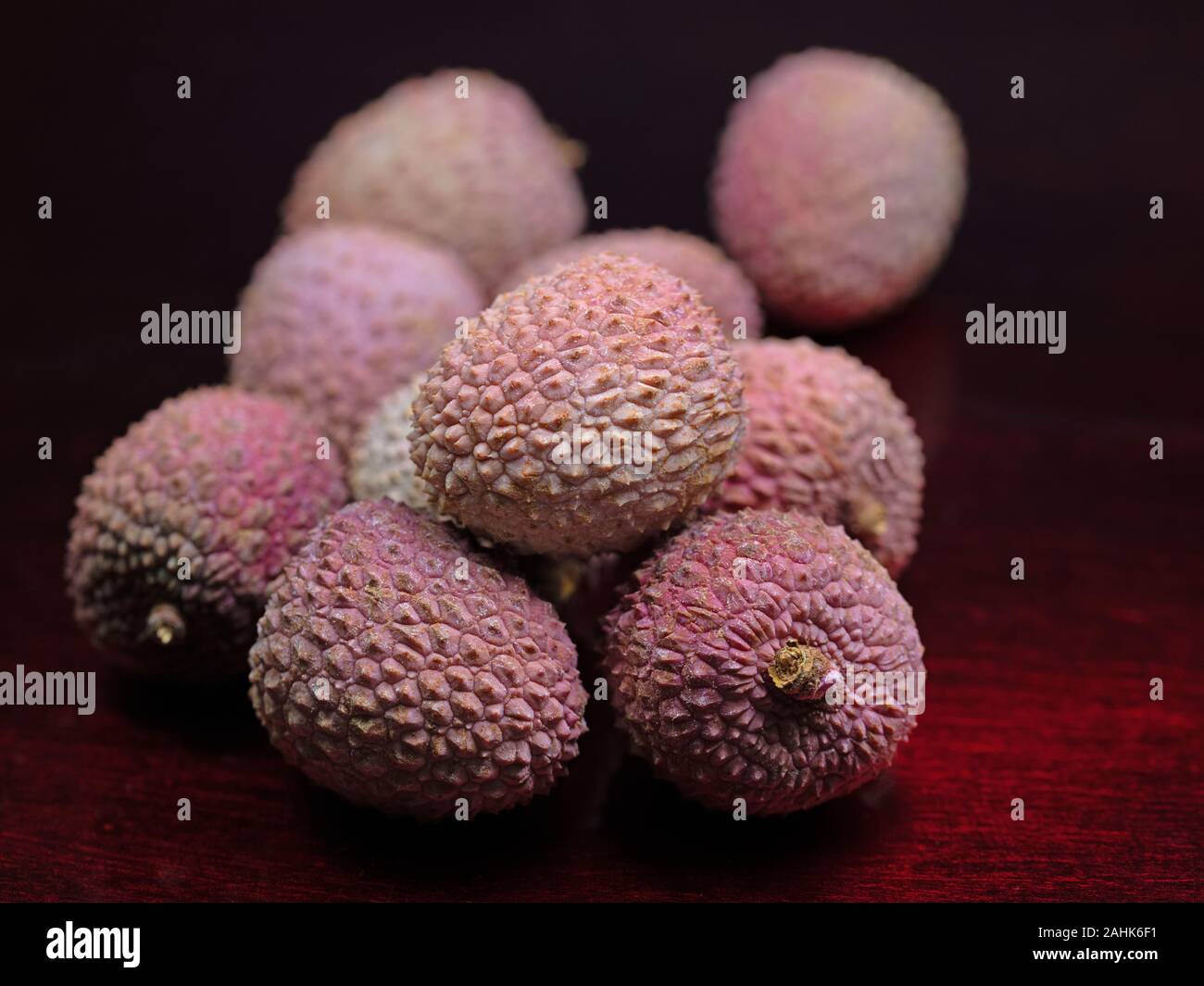 Manger des fruits rouges Banque de photographies et d’images à haute ...