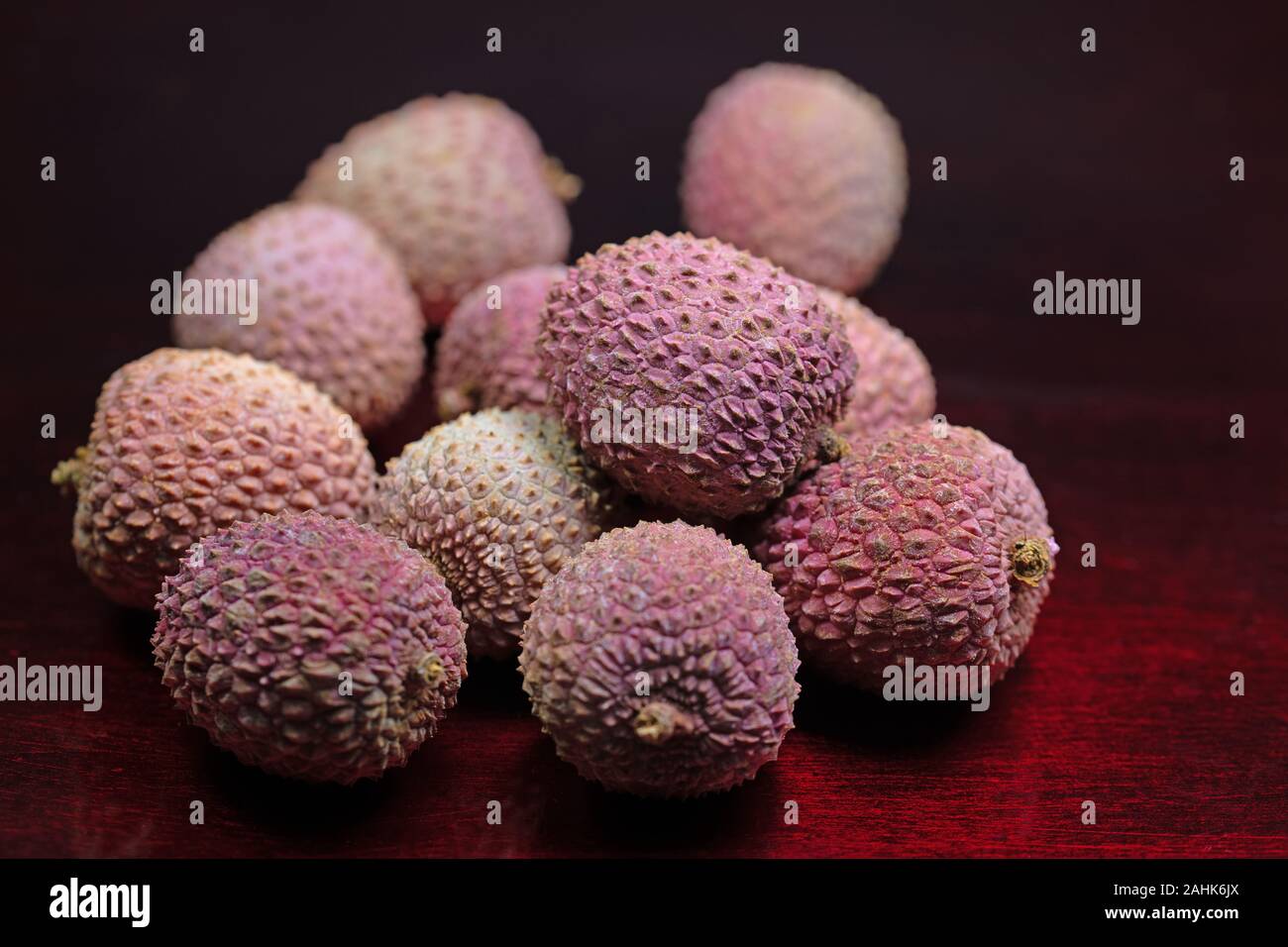 Manger des fruits rouges Banque de photographies et d’images à haute ...