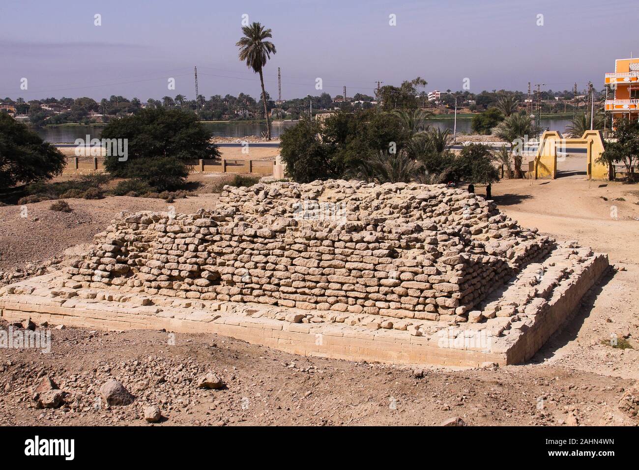 Moyenne Égypte, Zaouiet el Mayetin, énigmatique pyramide provinciale ...
