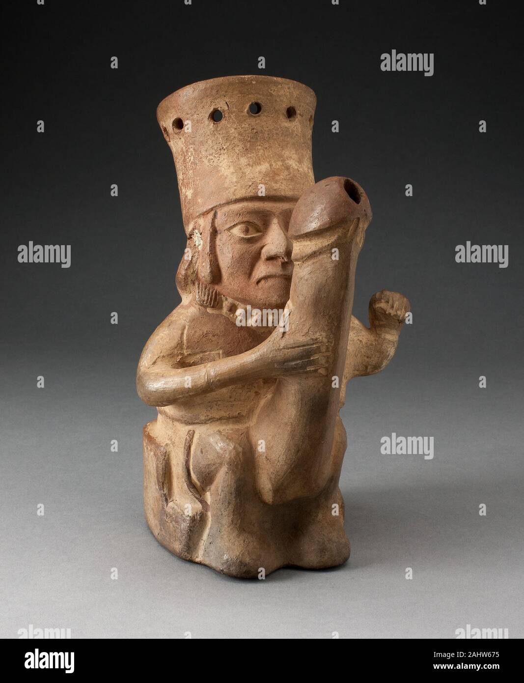 Mochicas. Rhyton sous la forme d'un homme avec une exagération de ...
