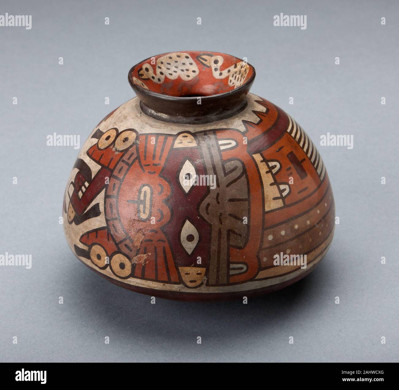 Nazca. Représentant un pot rituel en costume d'artiste portant masque ...