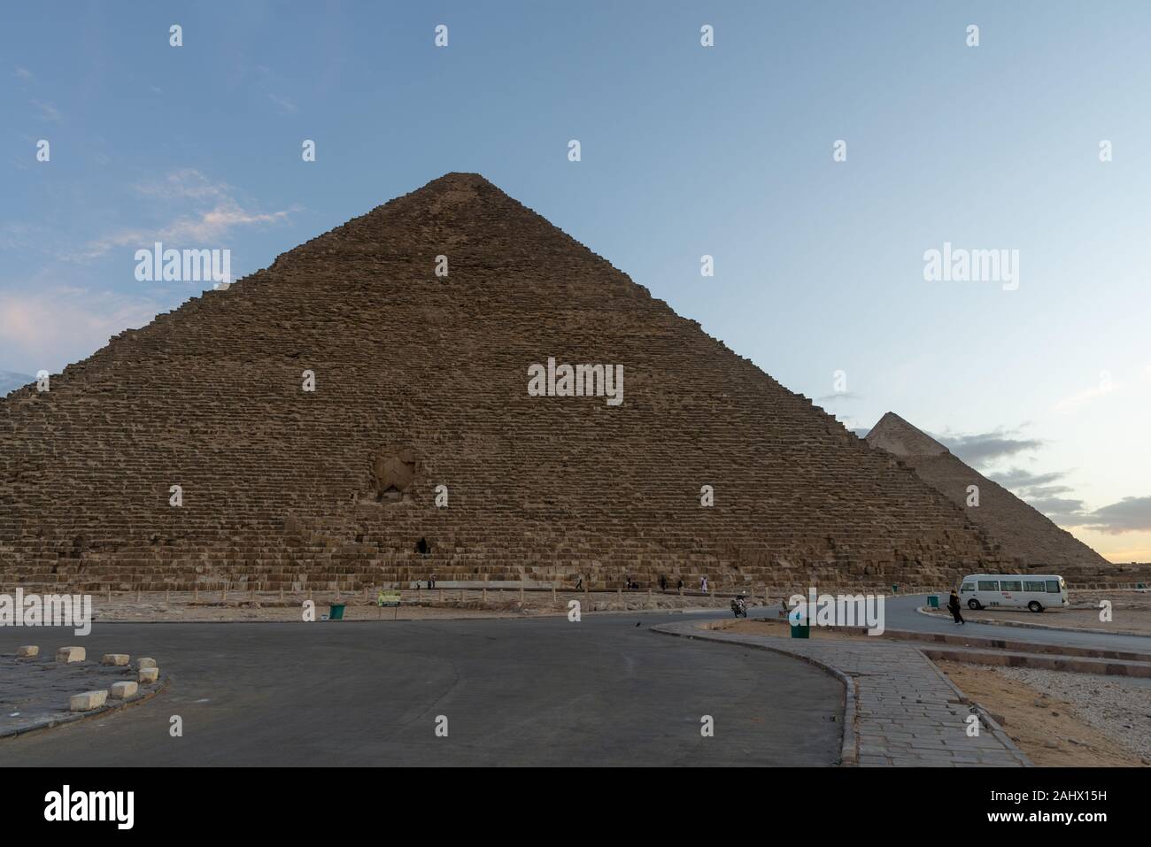 La grande pyramide de Gizeh (également connu sous le nom de la pyramide de Chéops et la pyramide ...