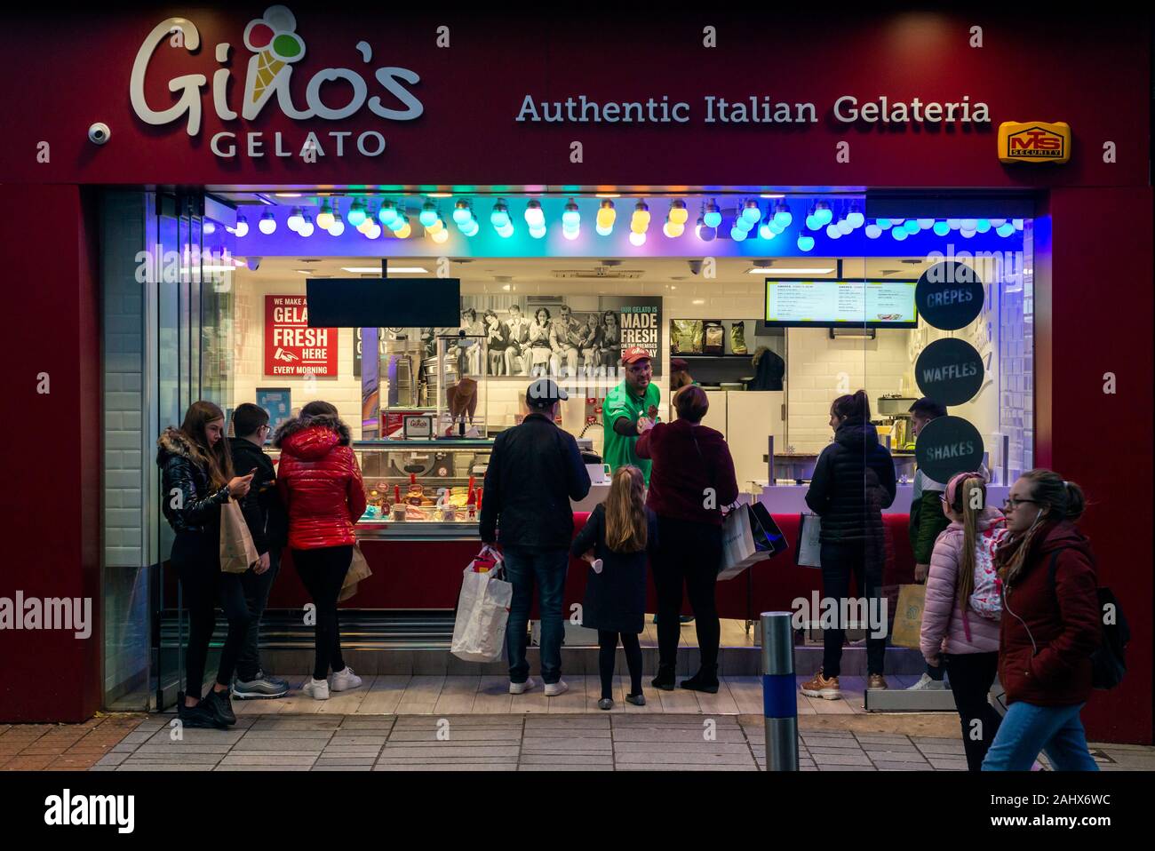 Ginos gelato Banque de photographies et d’images à haute résolution - Alamy