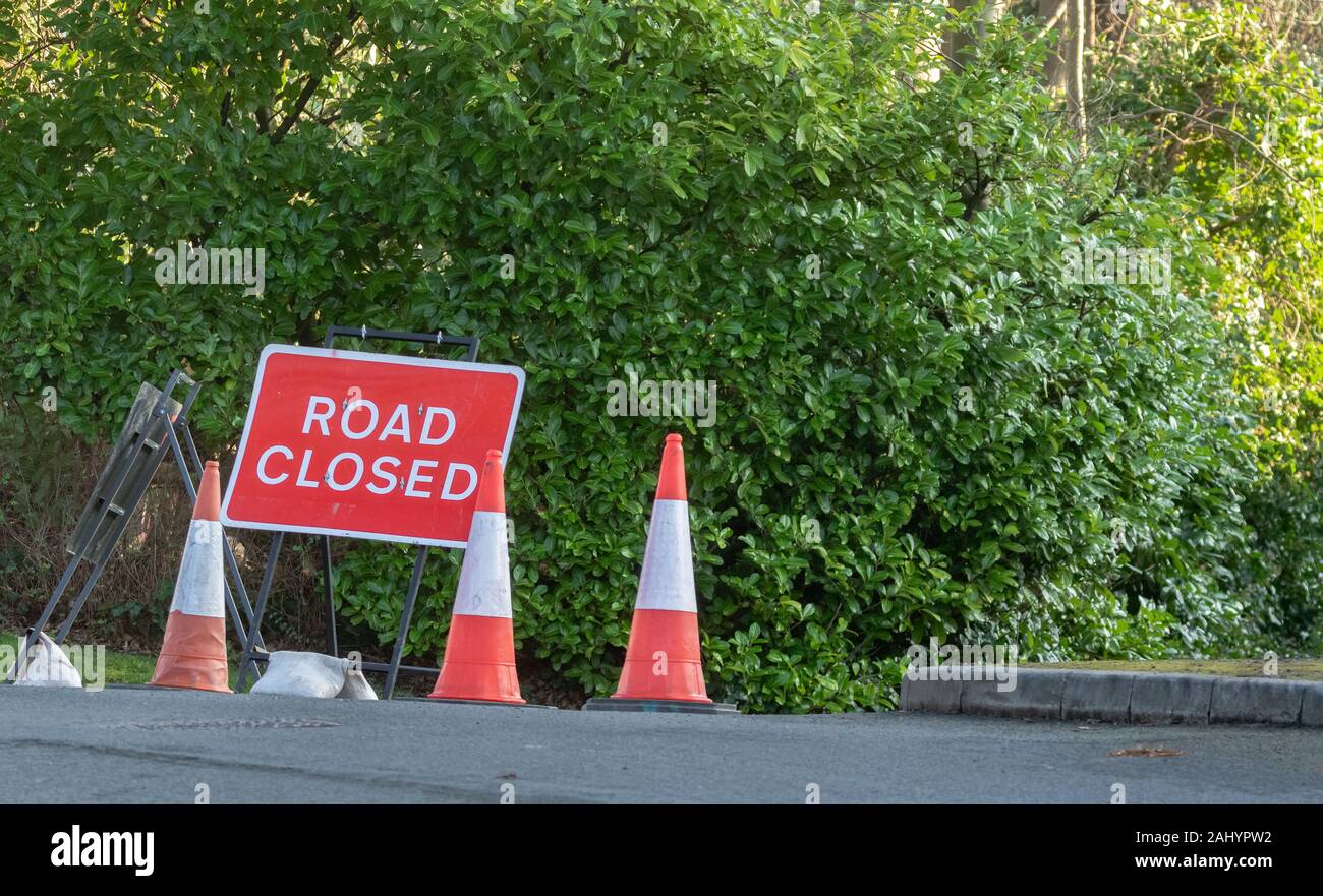 Panneau de signalisation rouge rond Banque de photographies et d’images ...