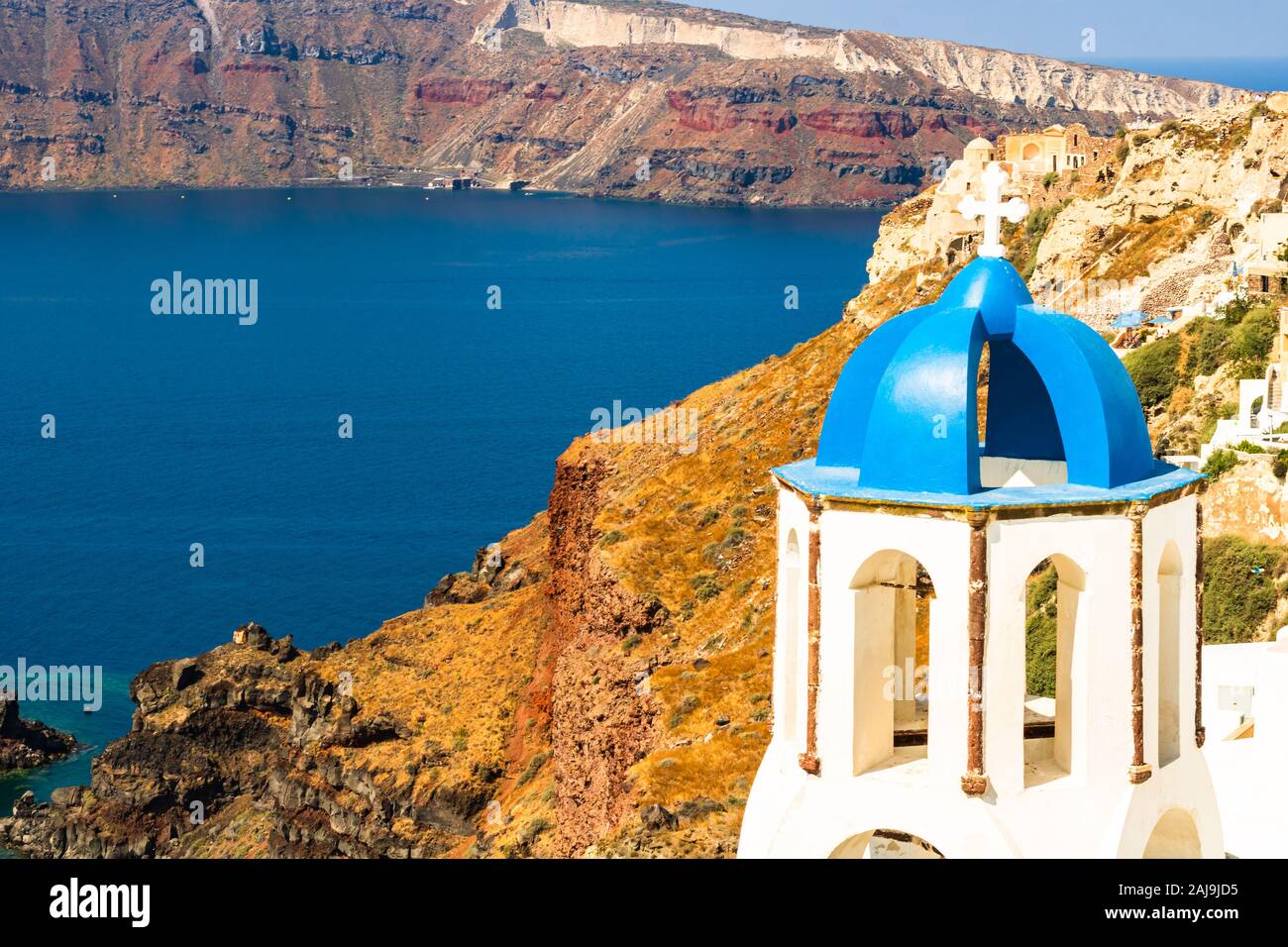 La ville de Fira, sur l'île de Santorin, Grèce. Oia village dans la ...