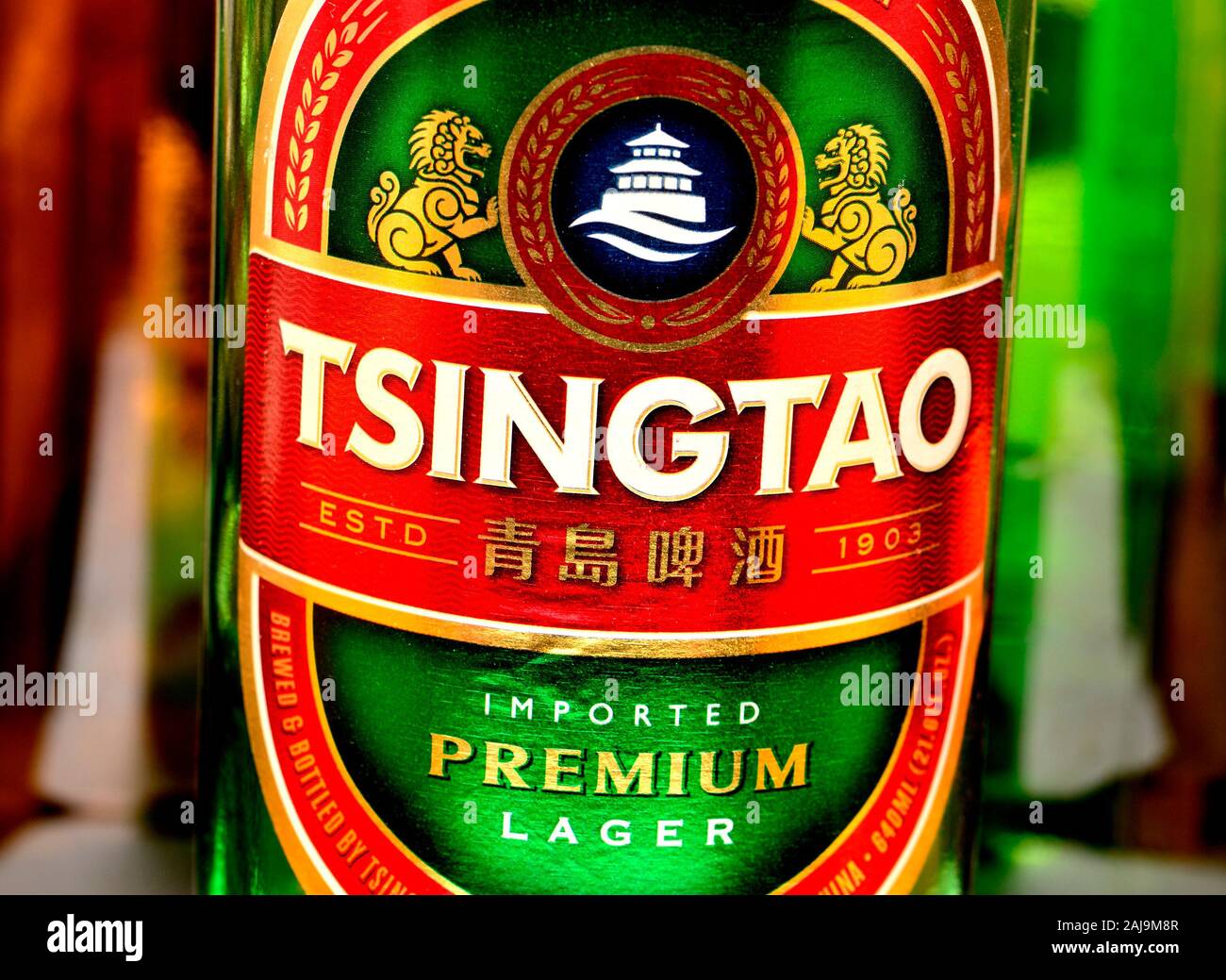 Tsingtao beer Banque de photographies et d’images à haute résolution ...