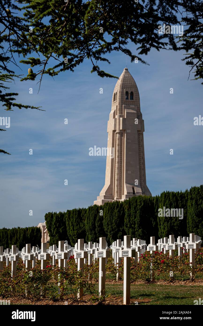 Le charnier monument aux soldats français et allemands ont perdu au ...