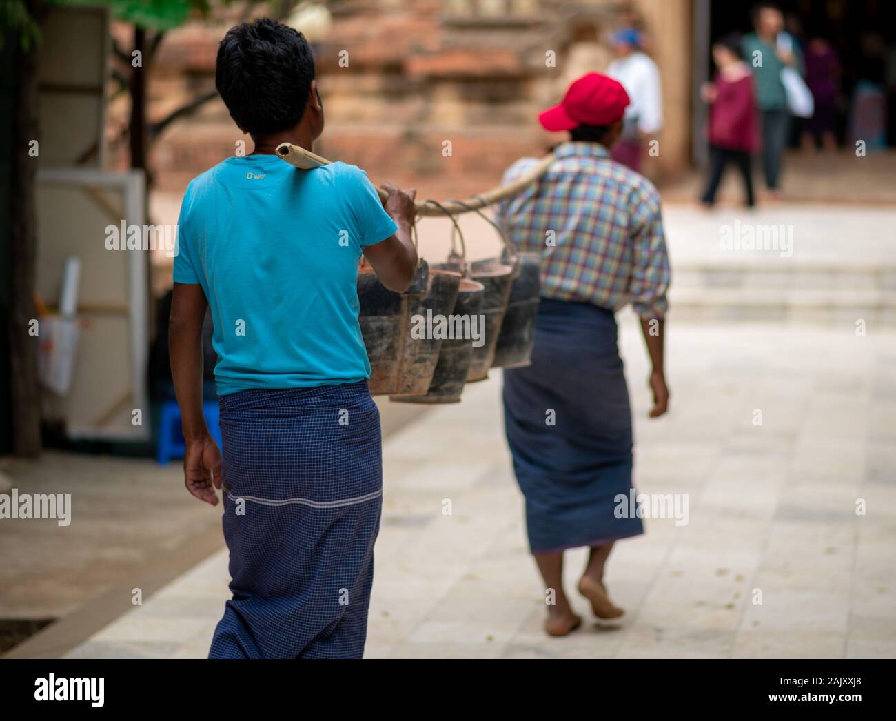 Myanmar worker Banque de photographies et d’images à haute résolution ...
