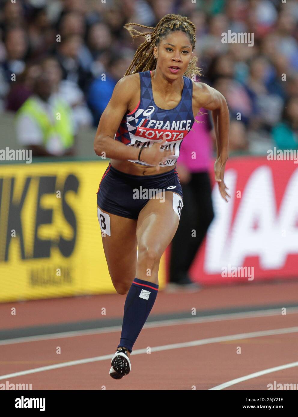Estelle Raffai (Français) au cours de la 5ème de la chauffe 200 m ...