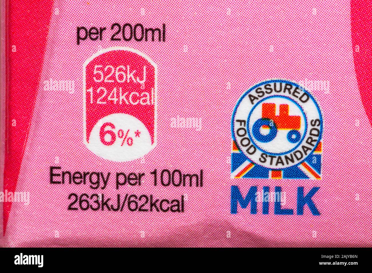 Petit tracteur rouge symbole du logo sur le carton de lait aromatisé à ...