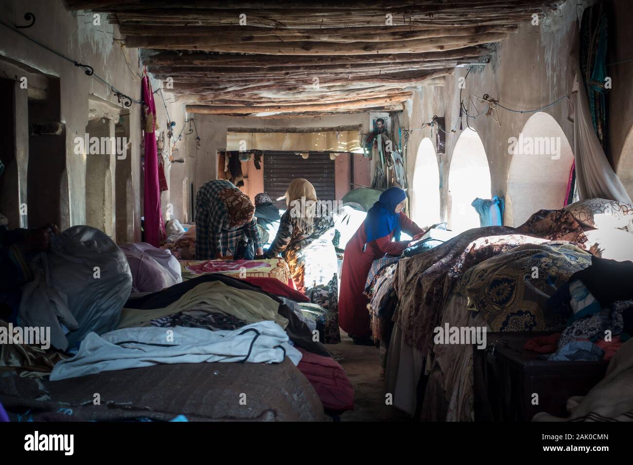 Les places et les souks de Marrakech sont le lieu d'interagir avec la ... Les places et les souks de Marrakech sont le lieu d'interagir avec la ...