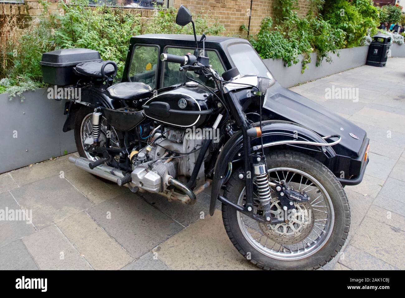 Ural motorcycle sidecar Banque de photographies et d’images à haute résolution - Alamy
