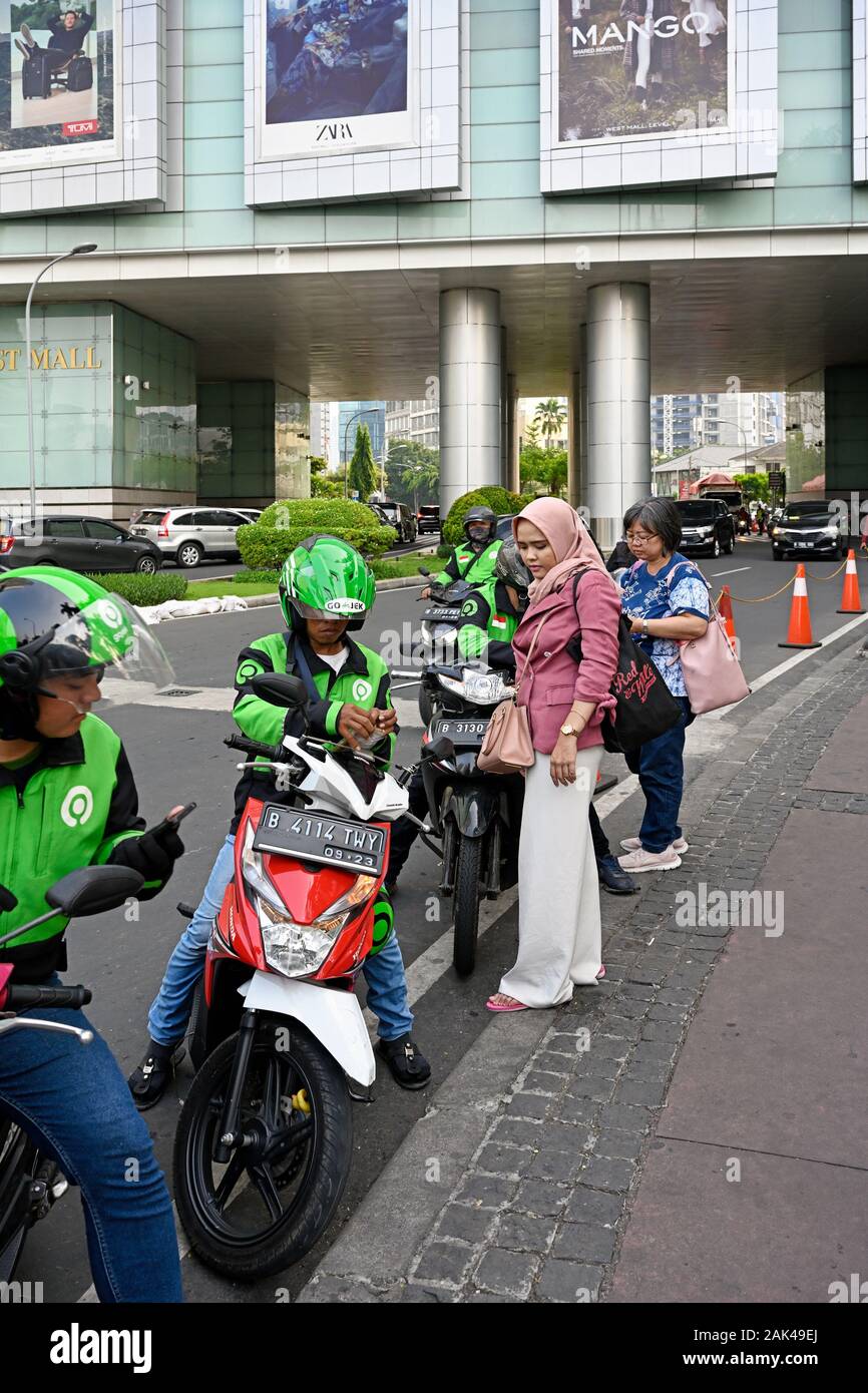 Female taxi driver Banque d'image et photos - Page 2 - Alamy