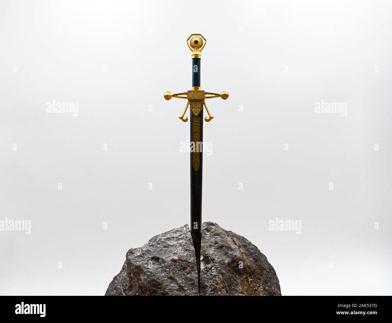 Excalibur l'épée mythique dans la pierre du roi Arthur Photo Stock - Alamy