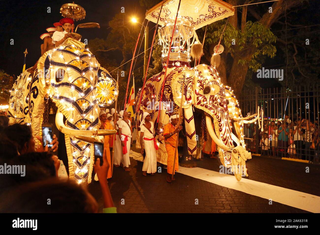 Kandy esala perahera festival Banque de photographies et d’images à ...