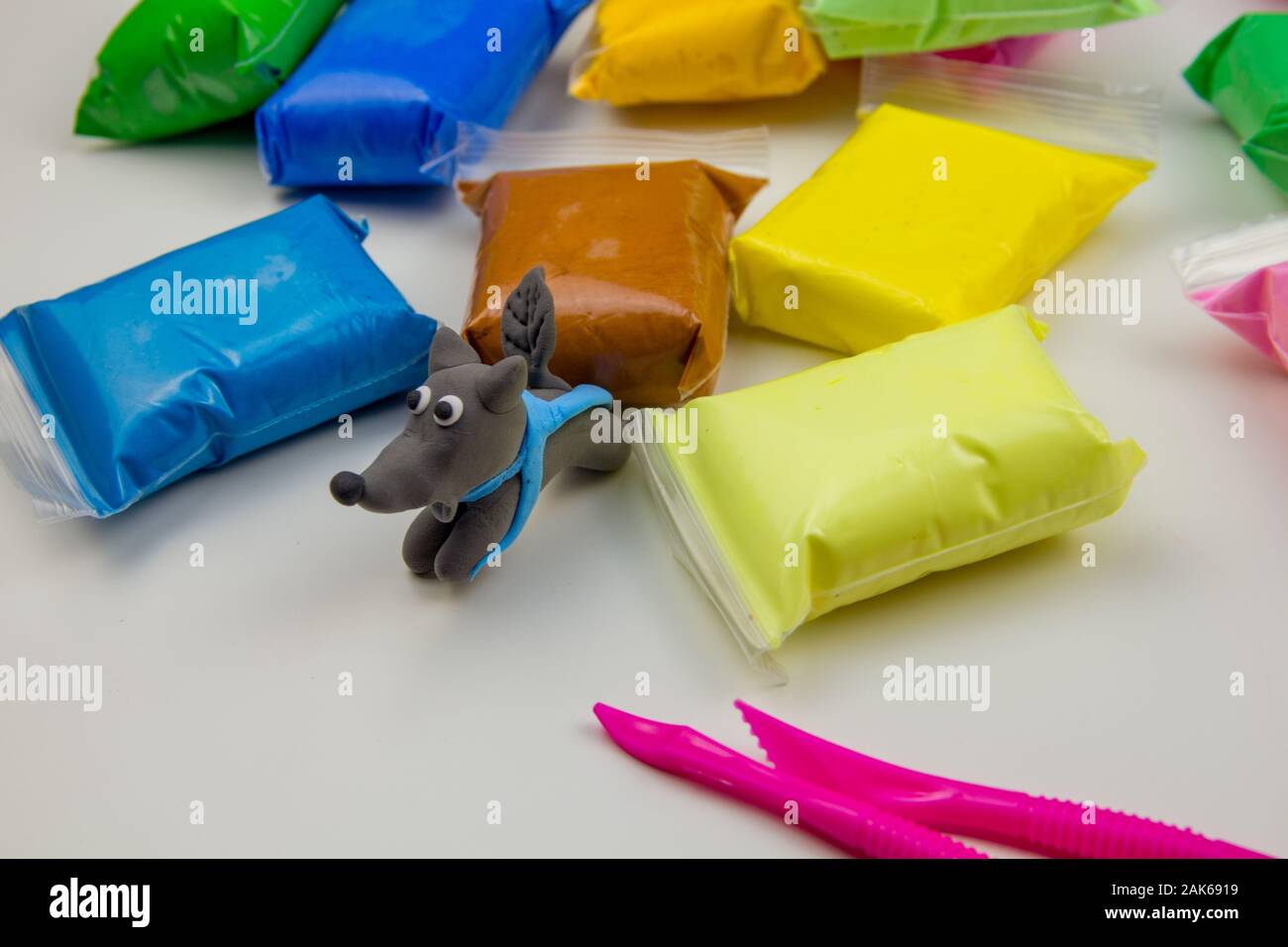 Pour la modélisation de la masse de pâte à modeler lumineuse super ...
