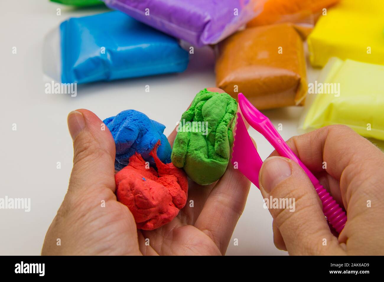 Pour la modélisation de la masse de pâte à modeler lumineuse super ...