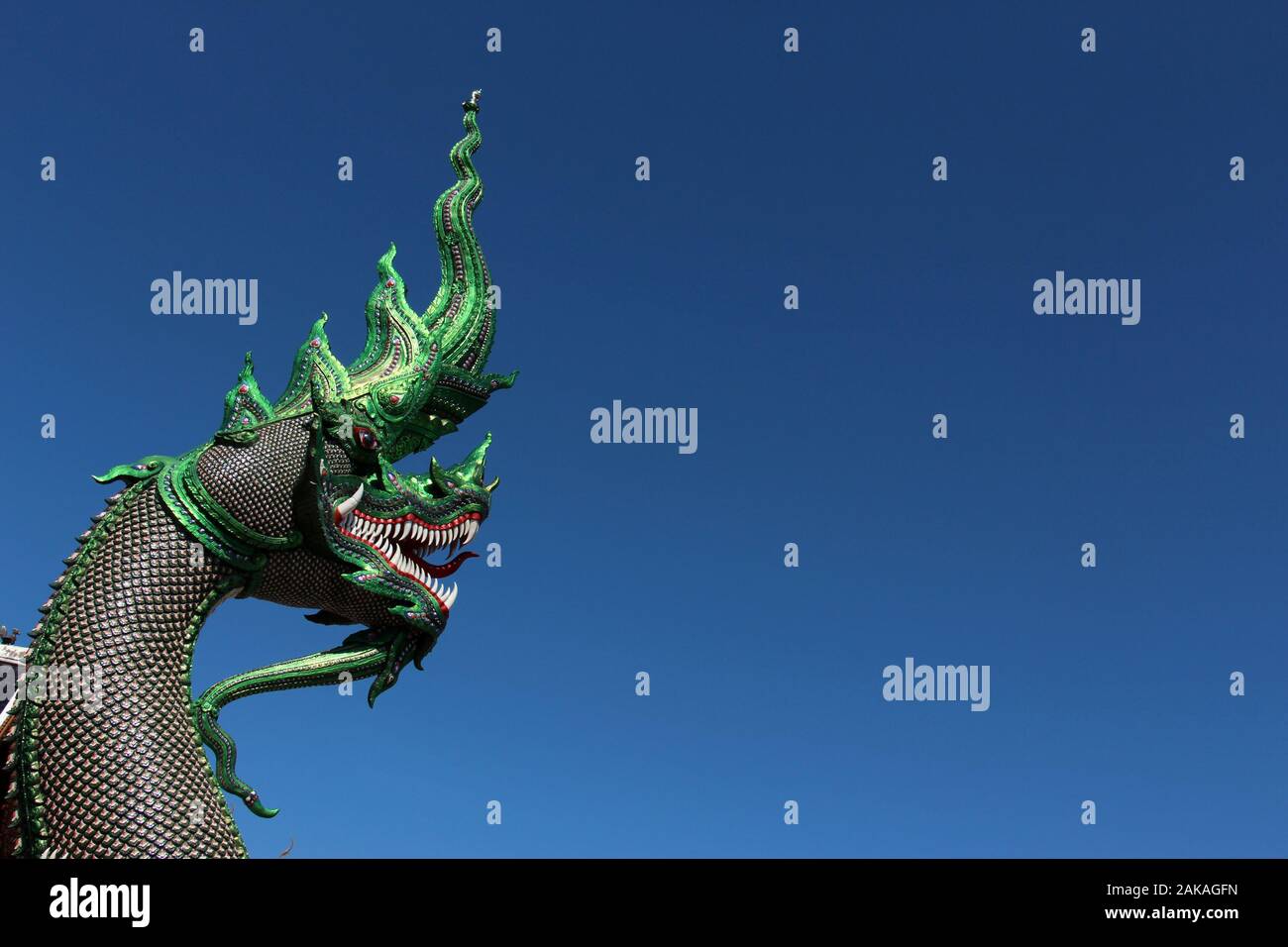 Phaya Nak statue (Naga) gardiennage ou 'roi de naga c'est généralement ...